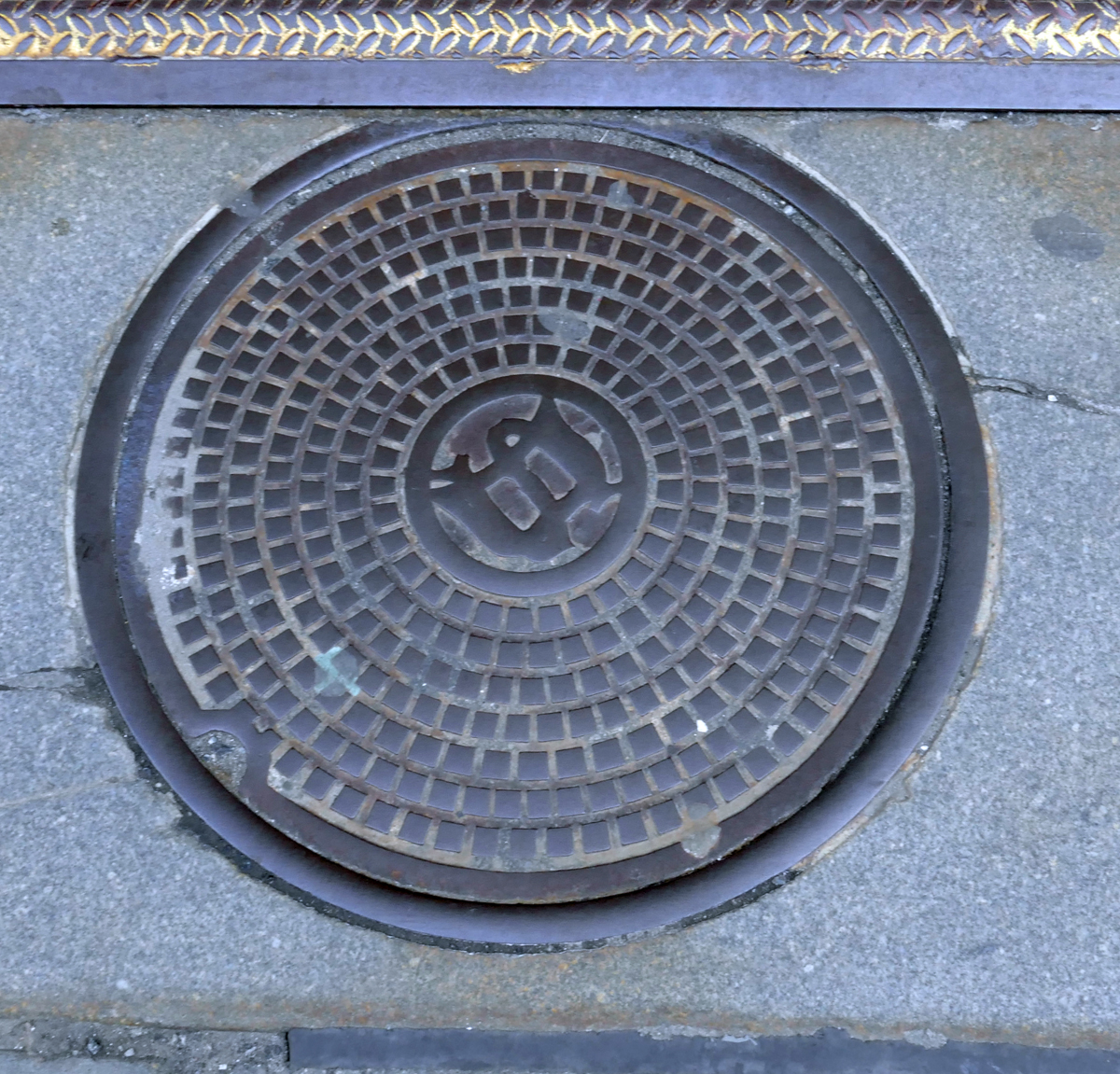 It’s a Cover Up: A Visual Guide to Manhole Covers on SoHo Broadway ...